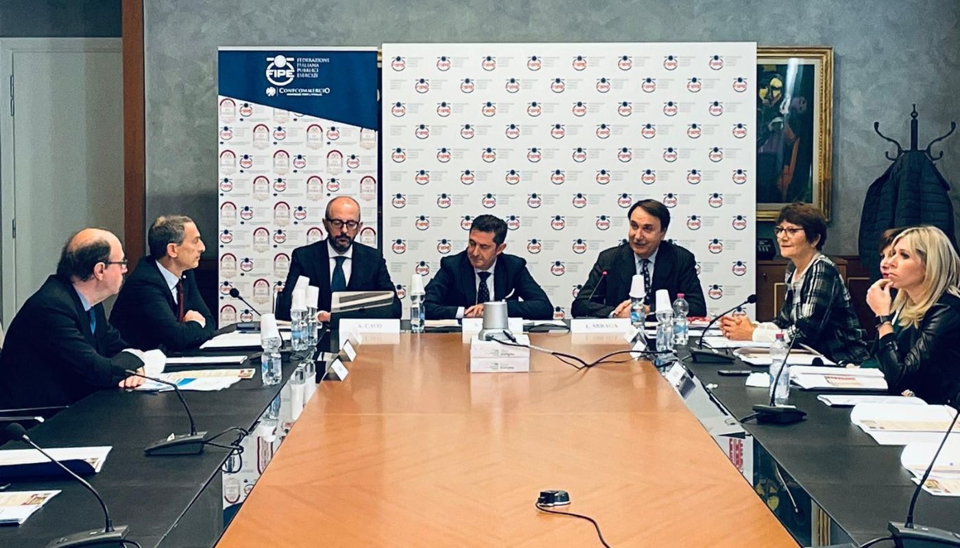 OPERATIVA LA NORMA UNI SUI LOCALI STORICI: ARREDI ORIGINALI E 70 ANNI ...